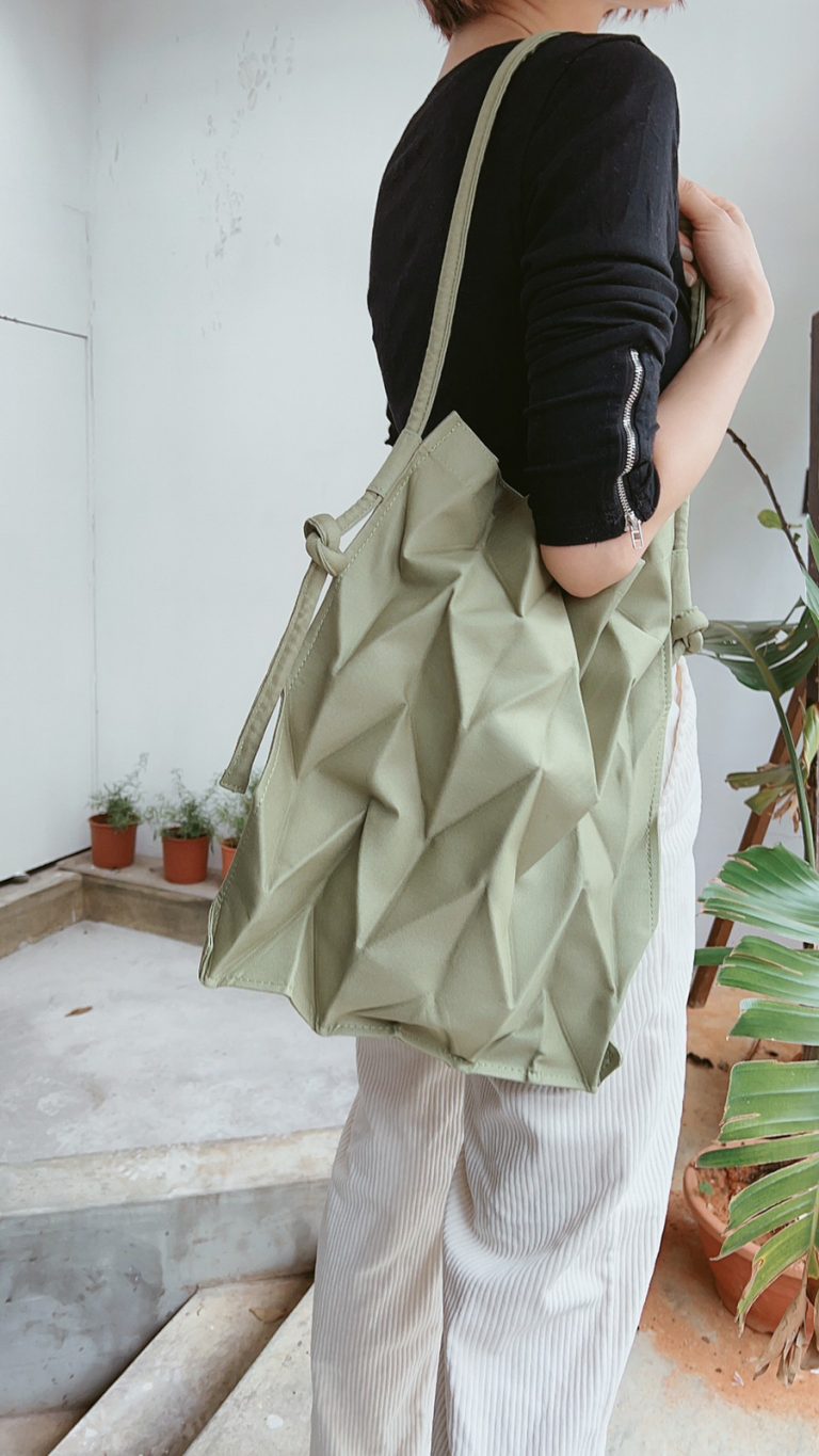 [啾團] 泰國新銳設計師品牌PAVI STUDIO摺疊肩背包,百搭怎麼背都好看,有型時尚耐裝 - I am 蓓蓓,讓我們一起變美麗